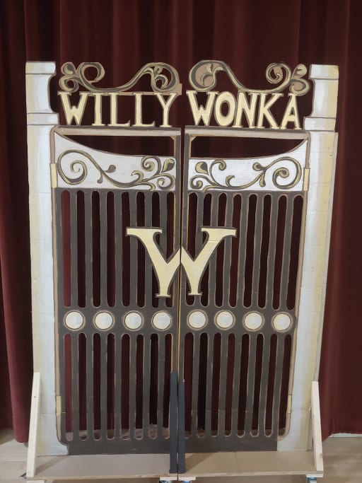 willy wonka gates