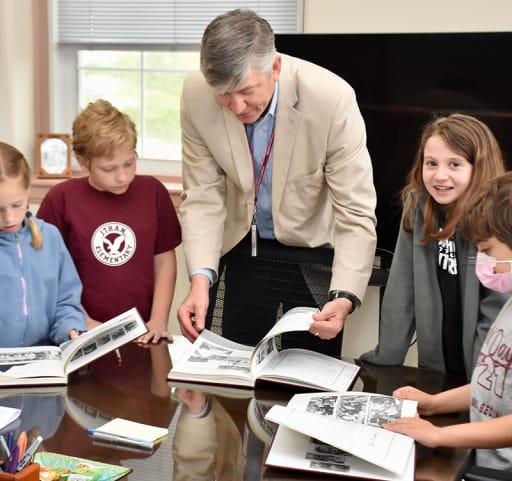 Ken Batchelor's Instagram, Twitter & Facebook on IDCrawl