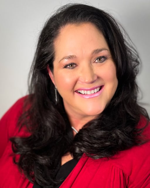 Suzanne Thomas's Instagram, Twitter & Facebook on IDCrawl