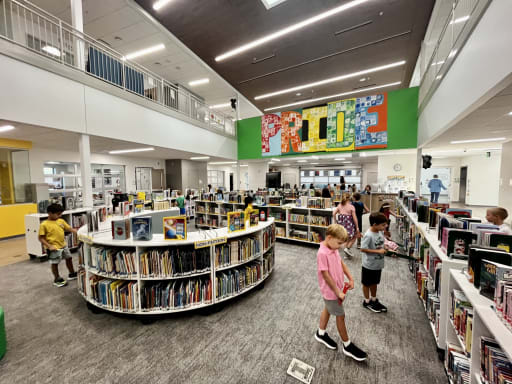 Elementary Library Media Center Media Center – Pinecrest Elementary