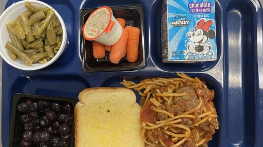 elementary school lunch