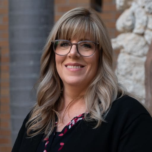 Lisa Muench's Instagram, Twitter & Facebook on IDCrawl