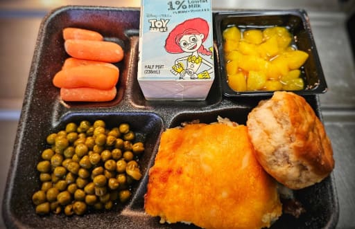elementary school lunch