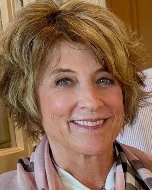 Helen Loomis's Instagram, Twitter & Facebook on IDCrawl