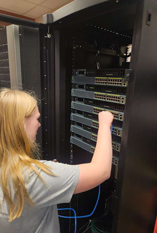 computer network specialist requirements