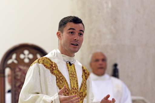 difference between ministering and preaching