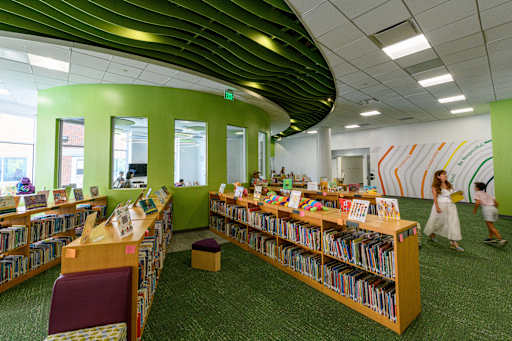 difference between academic library and school library