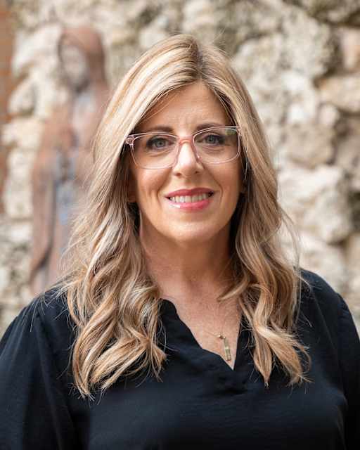 Lisa Muench's Instagram, Twitter & Facebook on IDCrawl