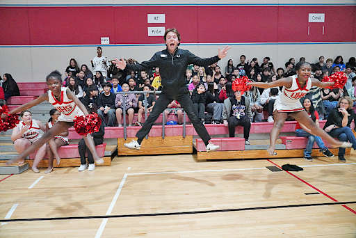 does 7th grade have dances