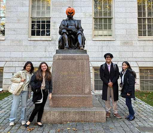 john harvard statue pee