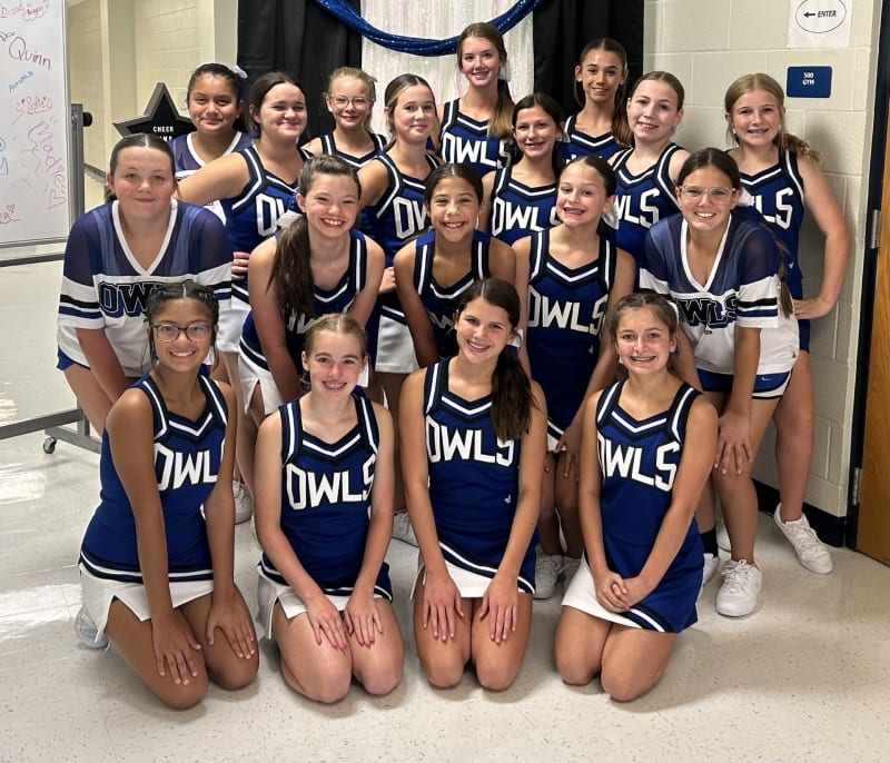Middle School Cheerleaders