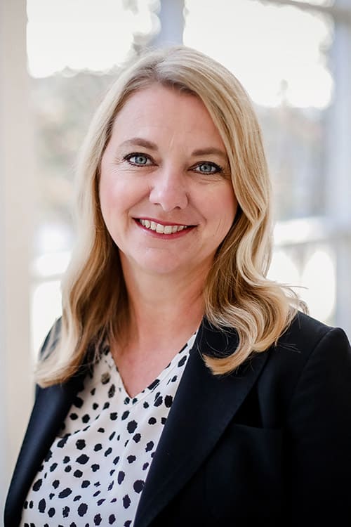 Kim Barker's Instagram, Twitter & Facebook on IDCrawl