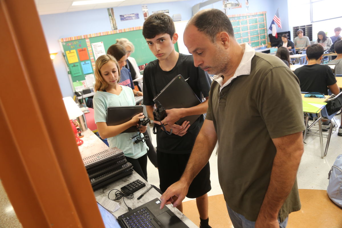 More SBISD Schools Go All Digital to Start New School Year | Featured News