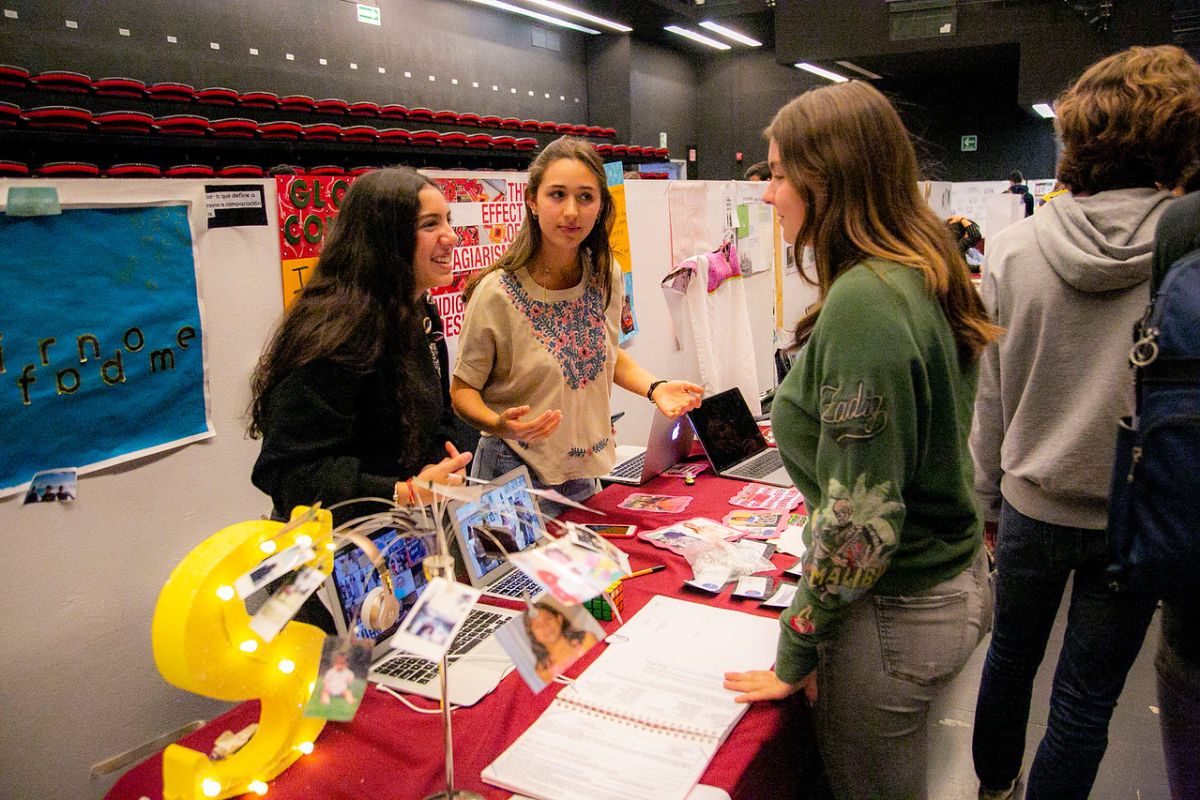 Grade 10 Students Host the Personal Project Fair | News
