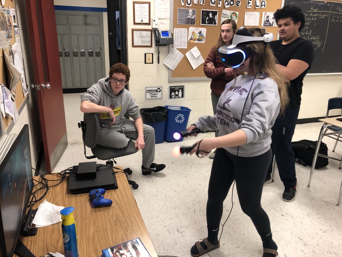 21st Century Media Studies Class Explores VR | News Story ...