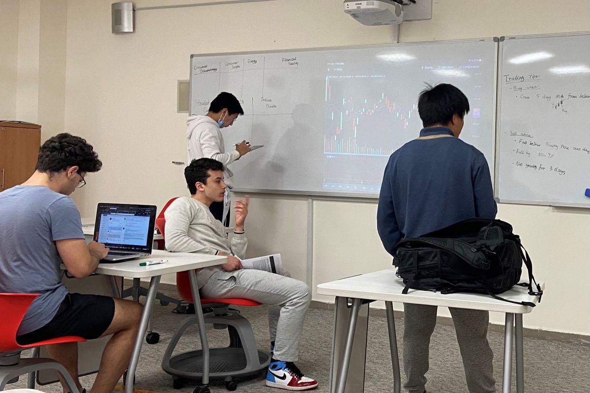 Students compete in global investment competition | School News - King ...