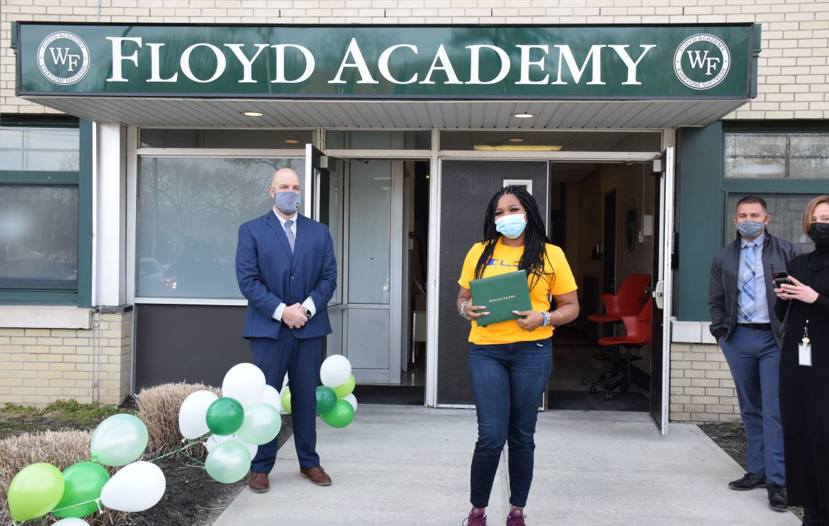 Floyd Academy Honors Mid-Year Grads in Curbside Ceremony | News Post