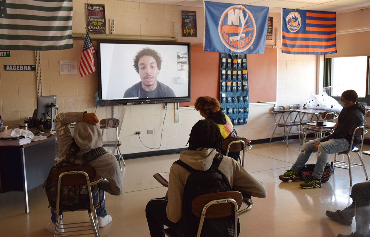 Floyd Academy Students Participate in Zoom with NFL Player Eli Riley ...