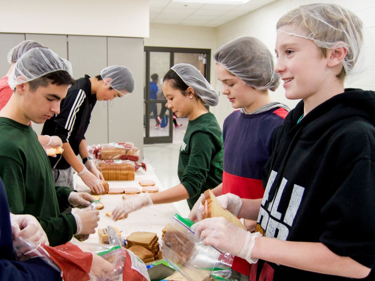 Community Service Letters recognize student volunteers | News Story