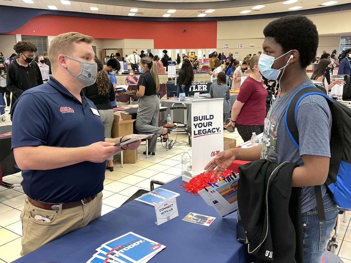 College Fair Helps Students Decide Their Future | News Stories