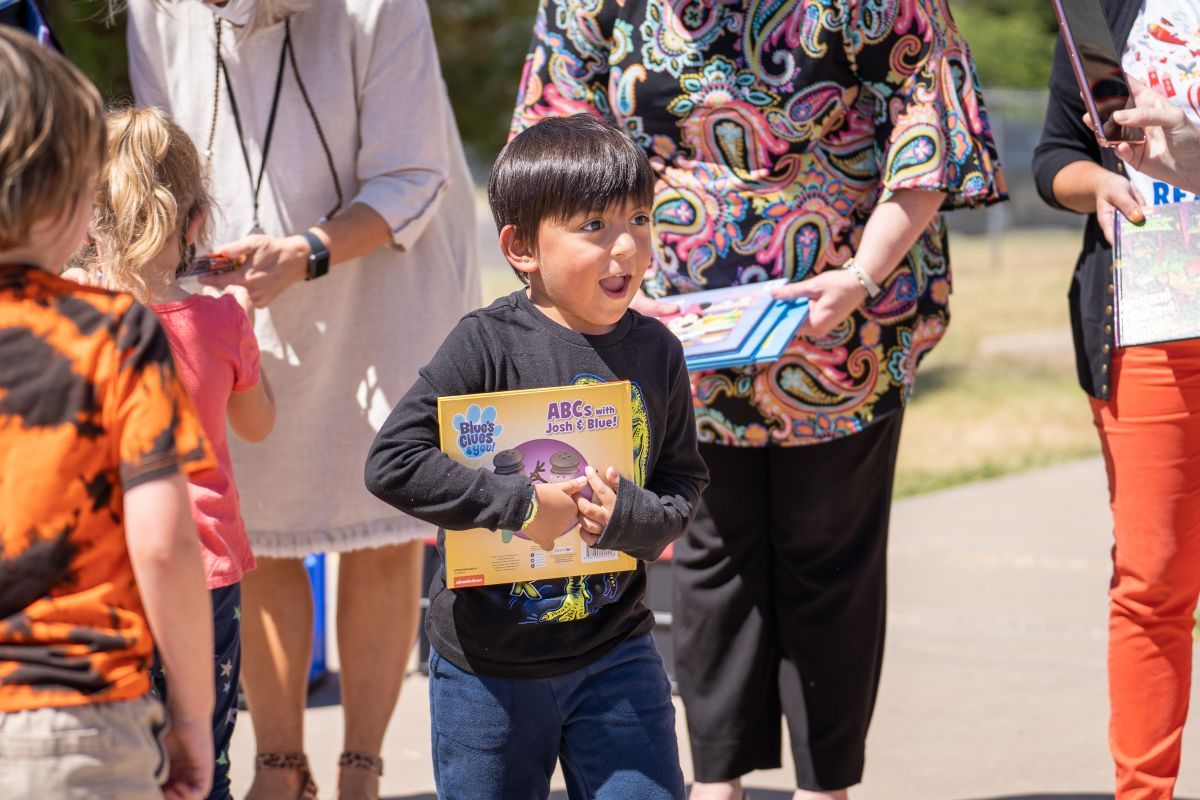 Alta Loma Elementary Students Celebrate National Literacy Month with H ...