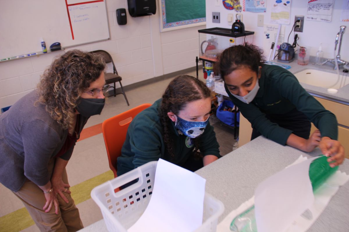 Students Investigate Ocean Currents in STEM Workshop | News Posts