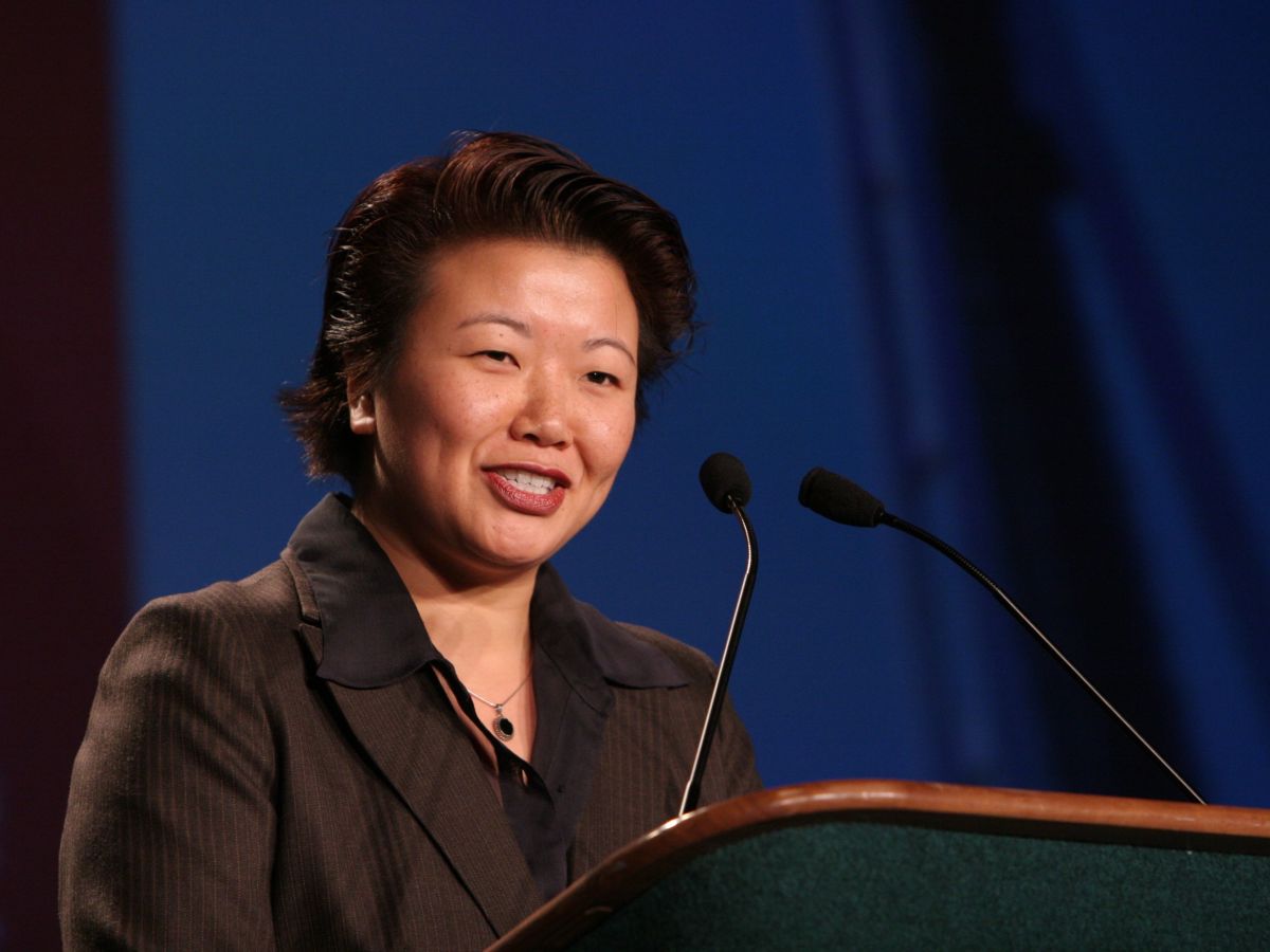 Speaker Rosetta Lee trains staff in cultural competency | News Article