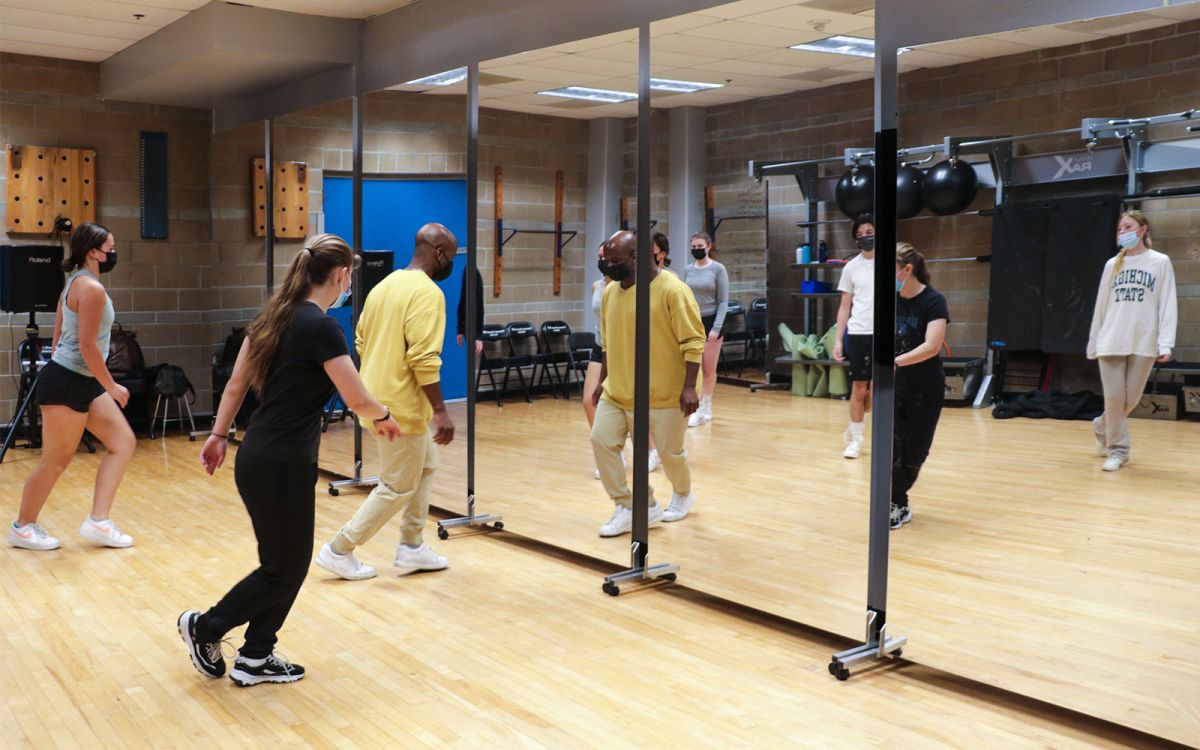 Roberto Parris Introduces Dance Education | News | Convent & Stuart Hall