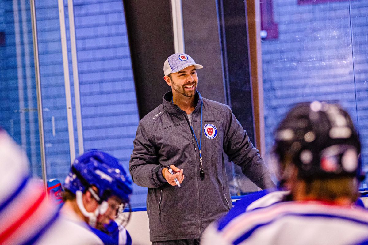 Alan Thompson ‘04 Named Runner-Up NZ Prep Hockey Coach of the Year | story