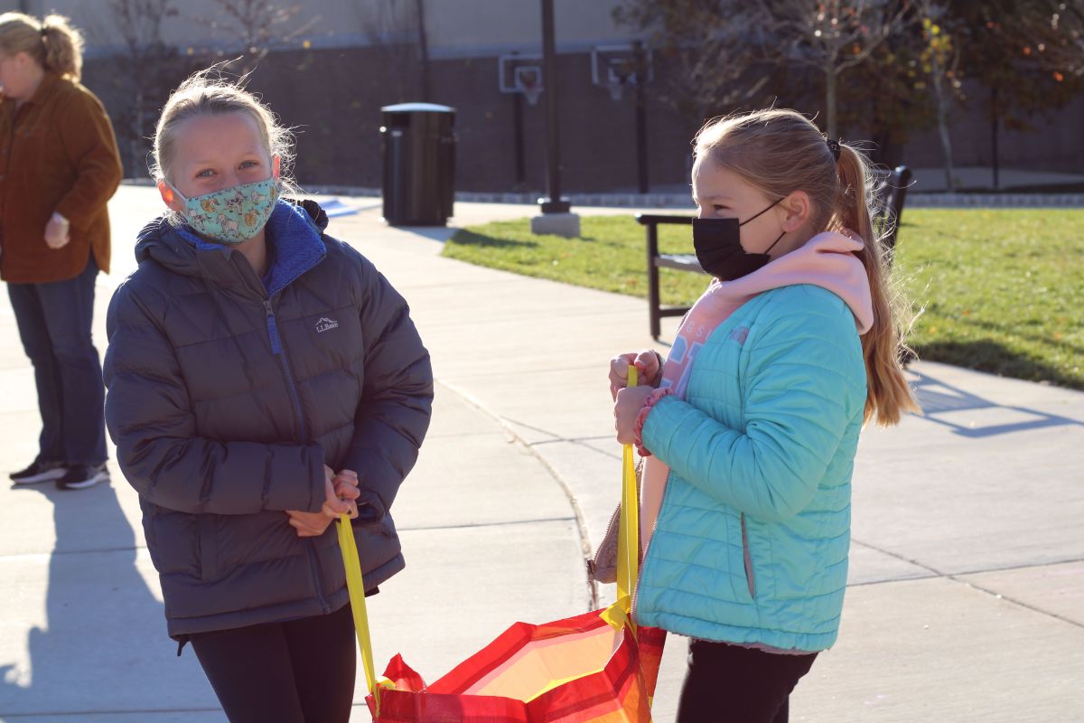 Lower School Students 'Do for Others' in the Community | News Stories - SCH
