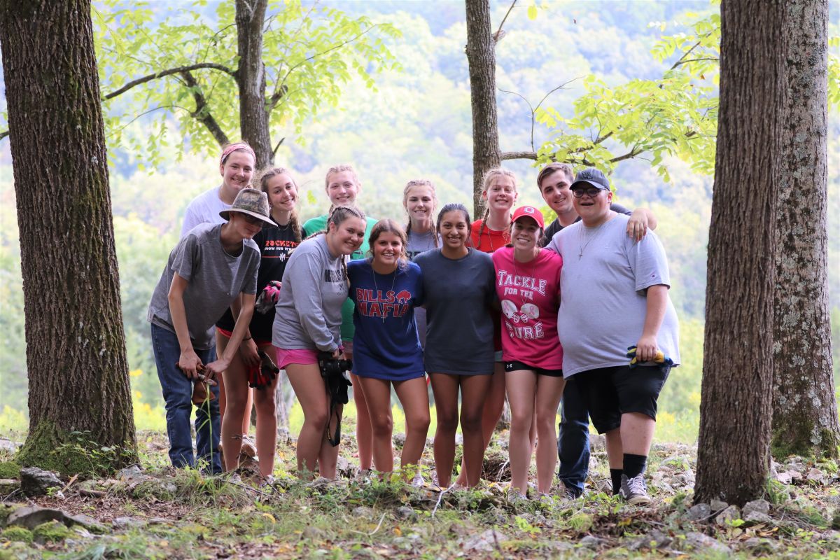 Students work, pray, and love during service-learning retreat in ...