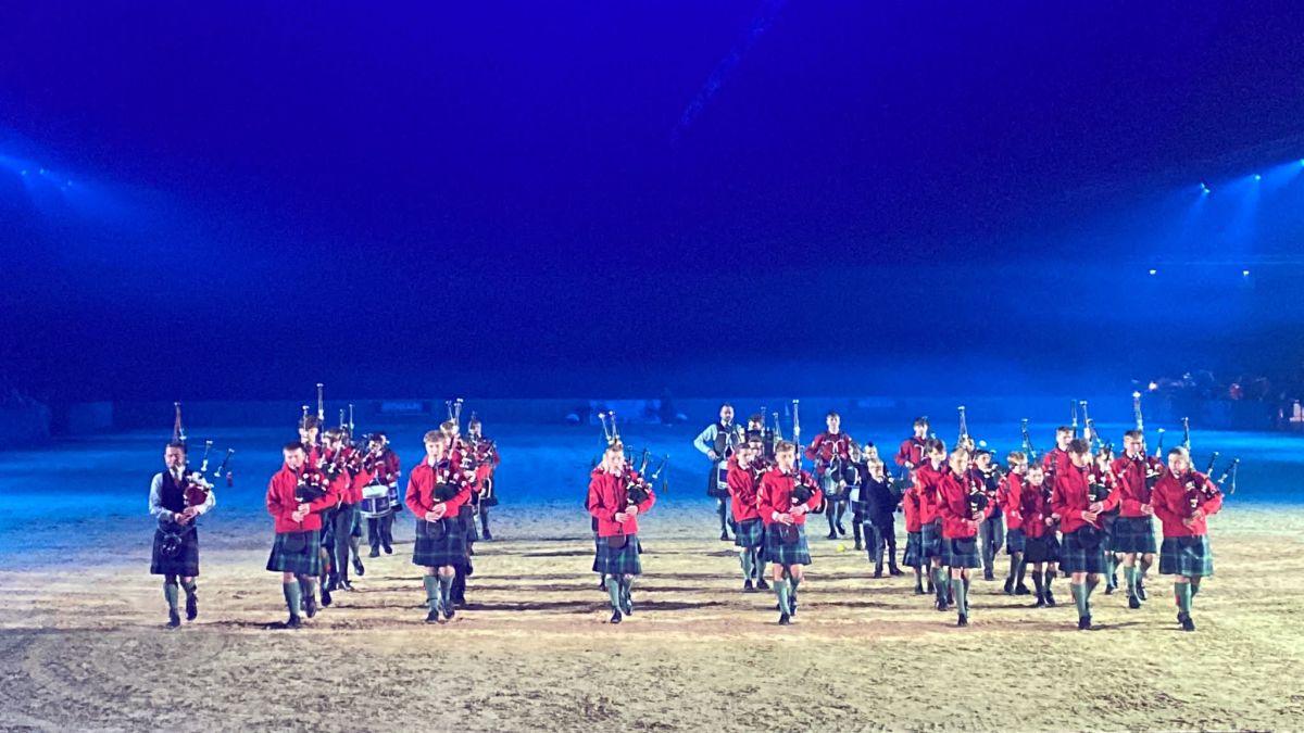 RGC Pipe Band rock World Clydesdale Show with Red Hot Chilli Pipers ...