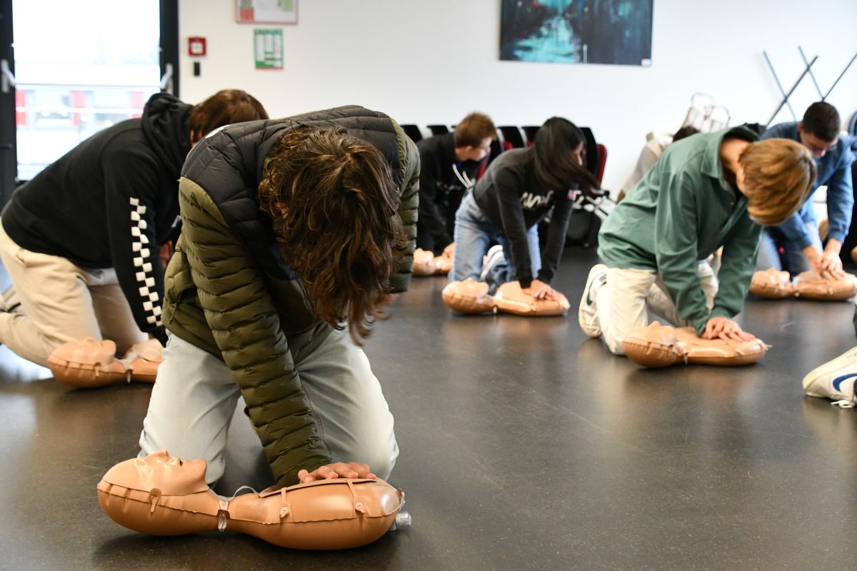 Students get taste of first aid | New Stories