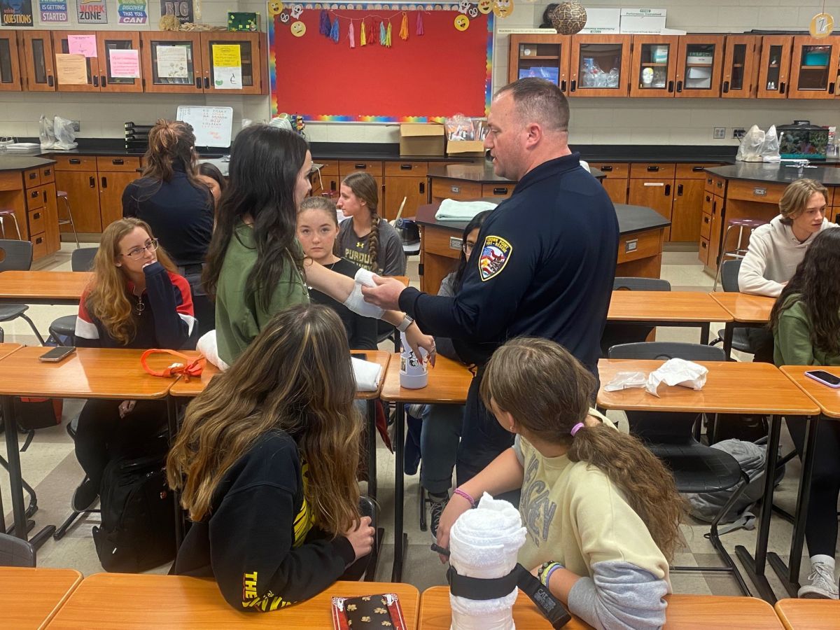 Biomed Club Receives Lifesaving Training | Details