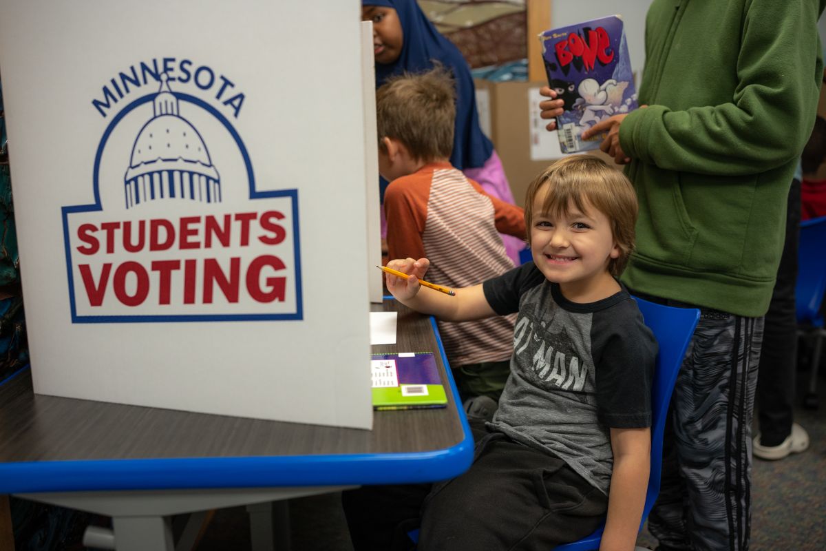 Tanglen Elementary students vote in mock election | article - Hopkins ...
