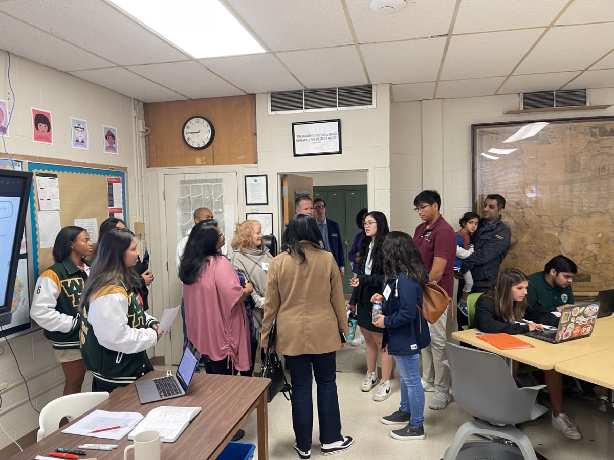 Eighth Grade Parents Visit Upper School | News Posts