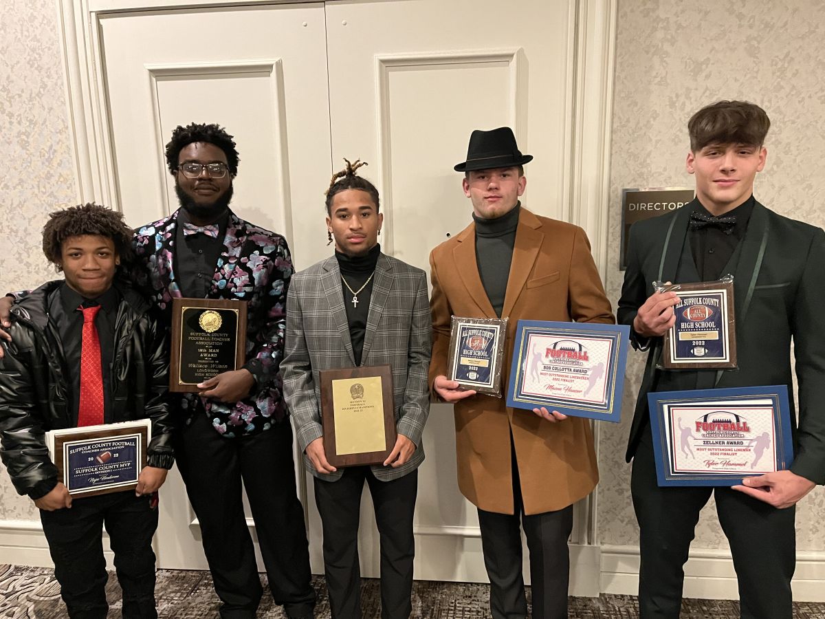 Varsity Football Earns Top Suffolk County Awards | News Details