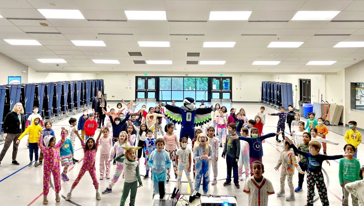 Seattle Seahawks Mascot Blitz Visits Discovery | News Article ...