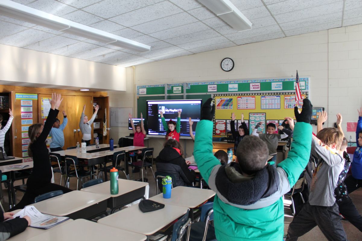 Teacher brings morning mindfulness into classroom | News Story