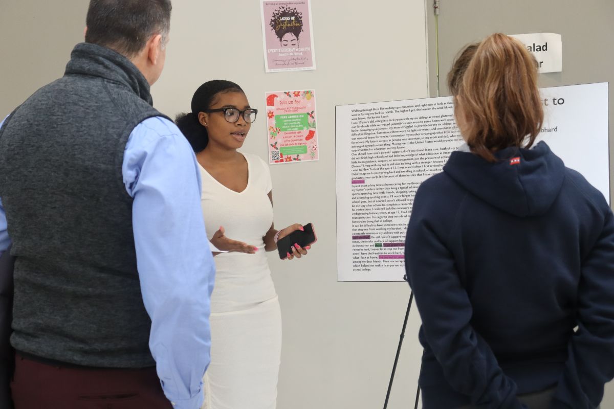 Mount Vernon High School hosts College Essay Poster Presentation | News ...