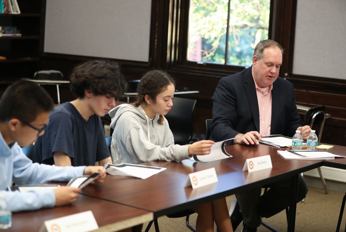 Harvard scholar leads Upper School human rights seminar | News Details