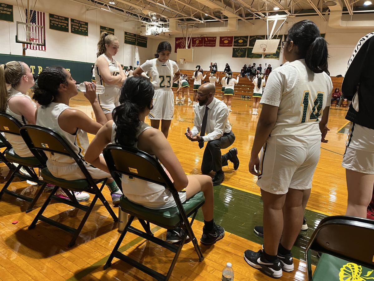 W+H Girls Off to Fast Start on Basketball Court | News Posts