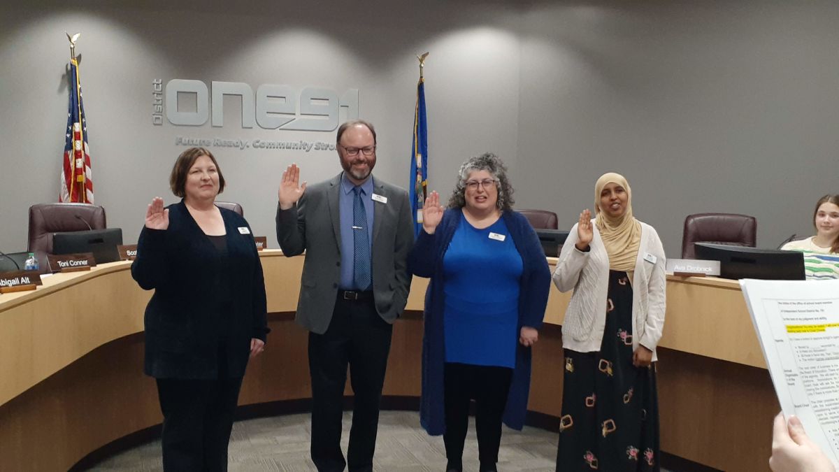 District 191 Board welcomes new members, elects officers for 2023 | Post - Burnsville-Eagan ...