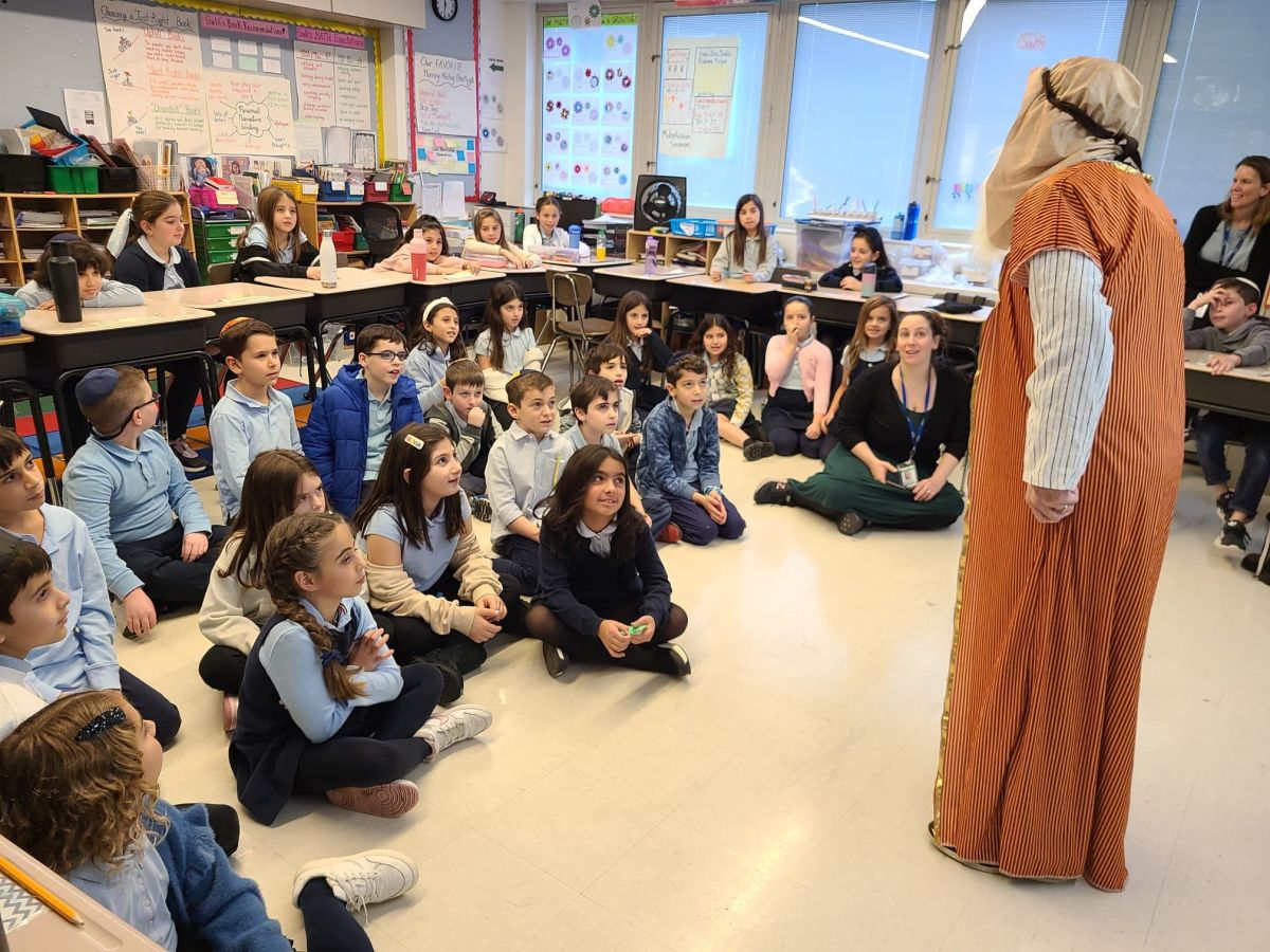 Rashi Paid A Visit To Third Graders! | Ramaz News - The Ramaz School