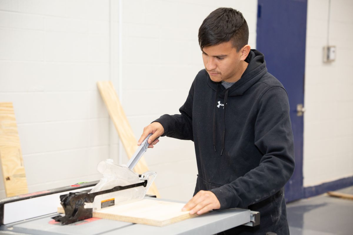 Hale construction students build ramps for Meals on Wheels | News Item ...