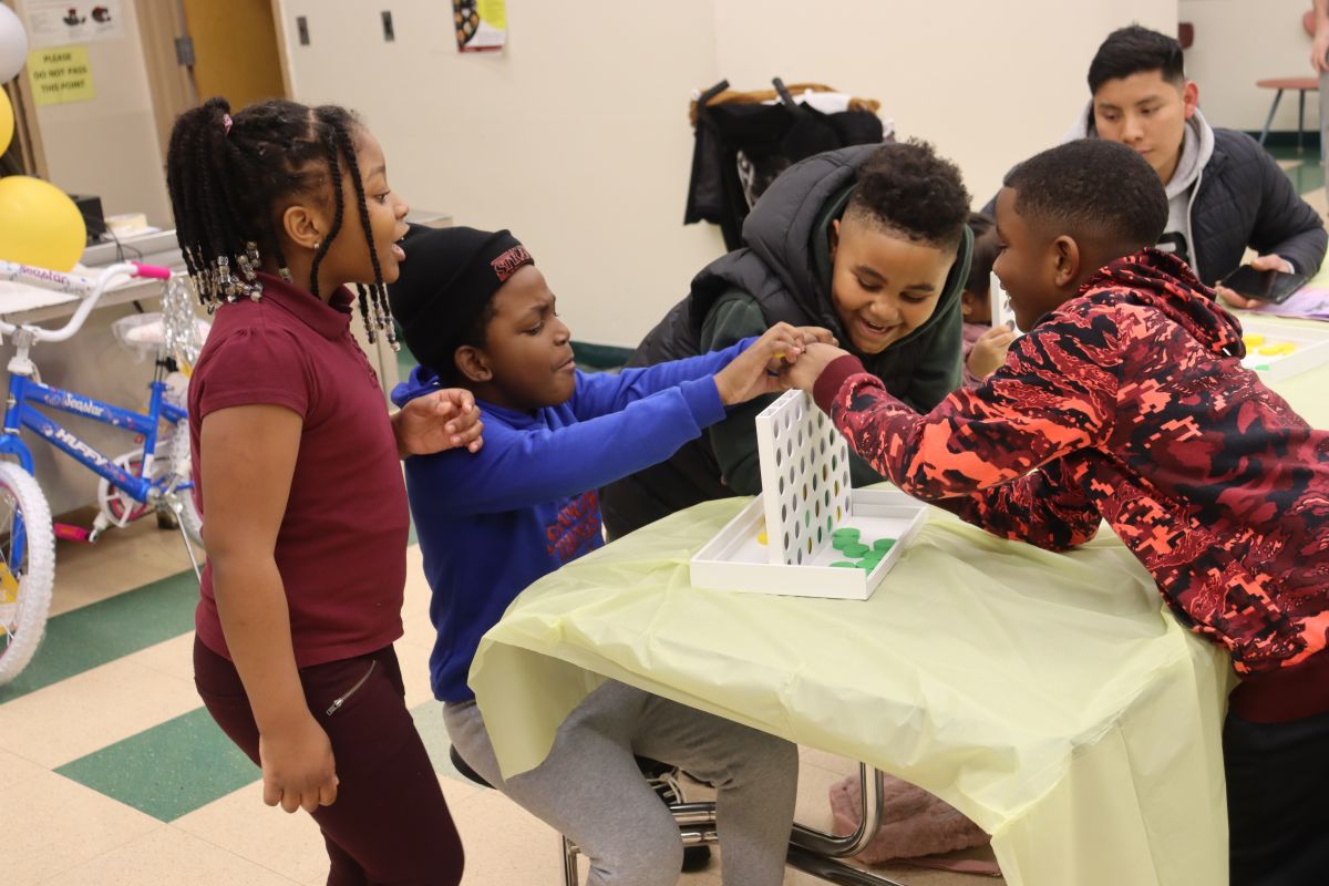 Hamilton holds Math Night for students and their families | News Details