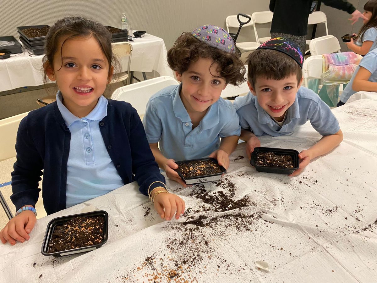 Grow Torah Plants Seeds Of Learning At The ECC | Ramaz News - The Ramaz ...