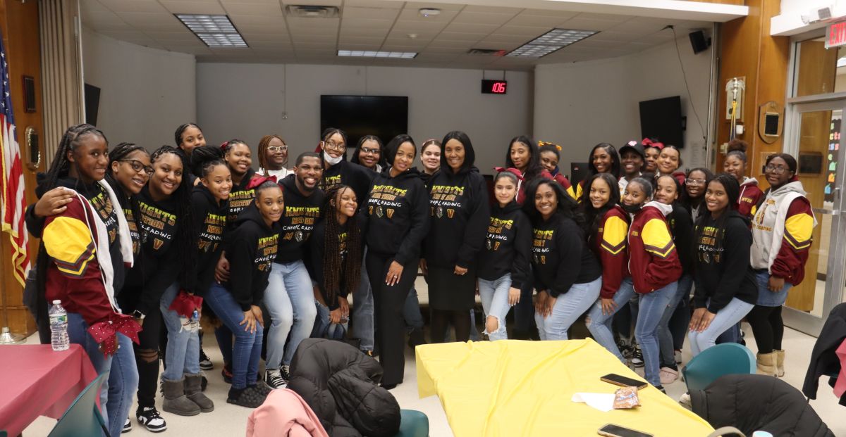 Knights Cheerleading Team attends send off lunch | News Details