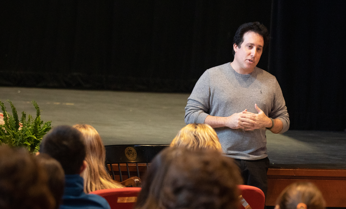 Salloway shares life as a producer with Thayer students | News Details