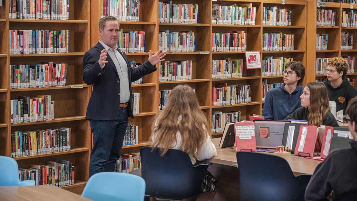 Congressman Visits Matanzas Class | Details